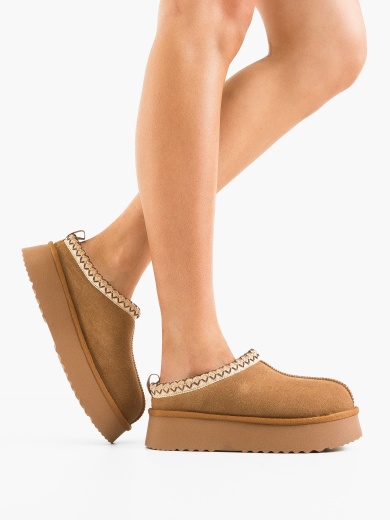 Papuci tip Ug Patch Camel > Noua colecție este aici
