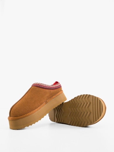 Papuci tip Ug Grizly Camel > Noua colecție este aici